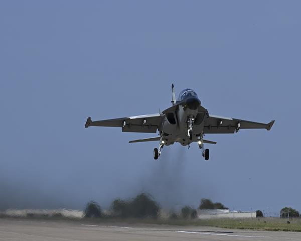Step inside the Beechcraft M-346N jet vying to train the next ...
