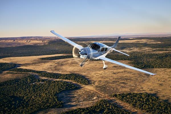 Cirrus introduces SR-series G7+, first single prop with auto-land ...