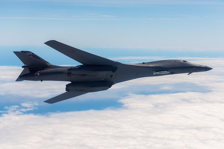 New pylon boosts B-1B’s weapons carriage | News | Flight Global
