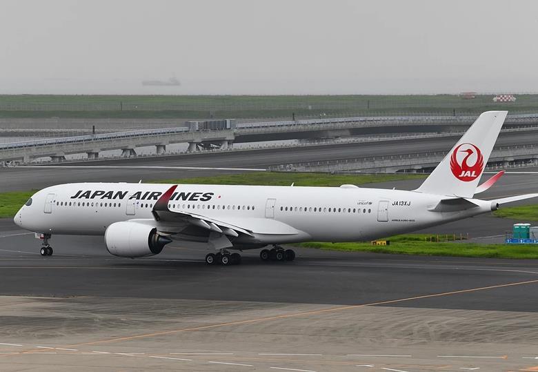 Tokyo Haneda operating in mixed mode at time of JAL A350 landing ...