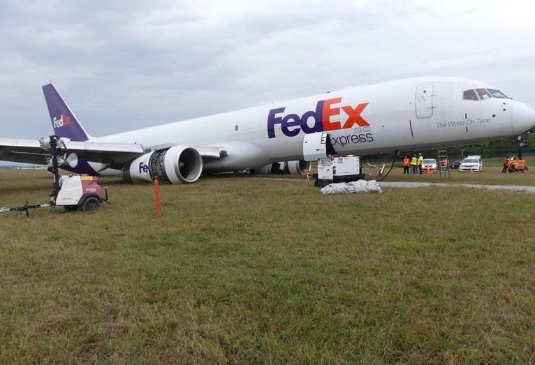 FedEx 757 forced to land gear-up after broken wire impeded alternate ...