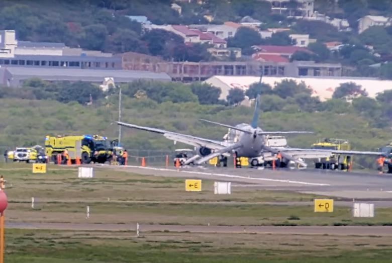 WestJet 737 suffers wing damage after hard landing | News | Flight Global