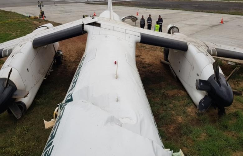 Q400 struck runway during unstable landing after reverse-thrust engaged ...