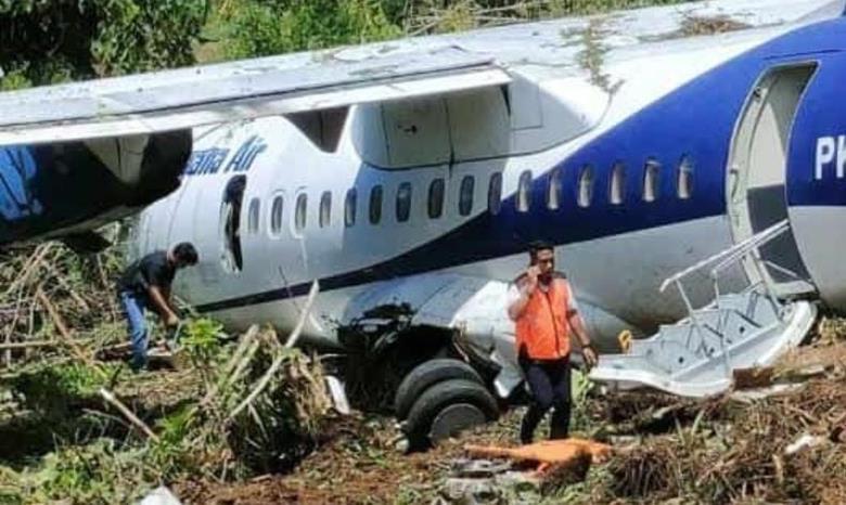 Runway excursion during take-off badly damages Trigana ATR 42-500 ...