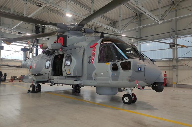 Polish navy unit welcomes its first AW101 | News | Flight Global
