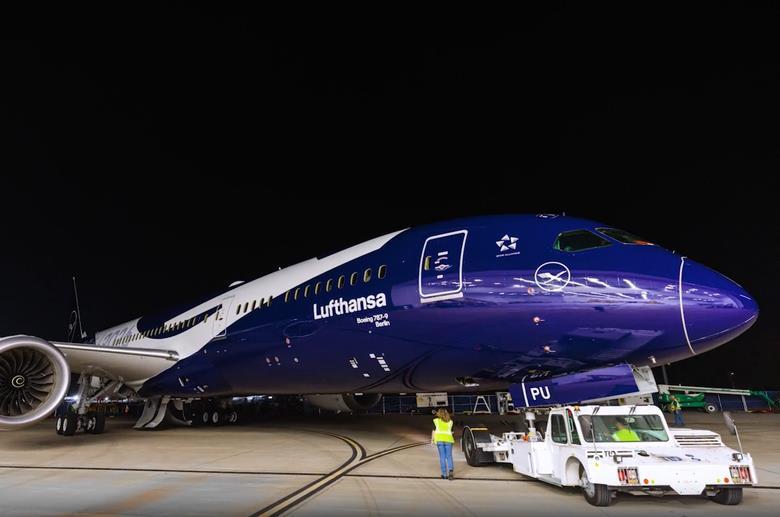 Lufthansa prepares to receive 787-9 with centenary commemoration paint ...