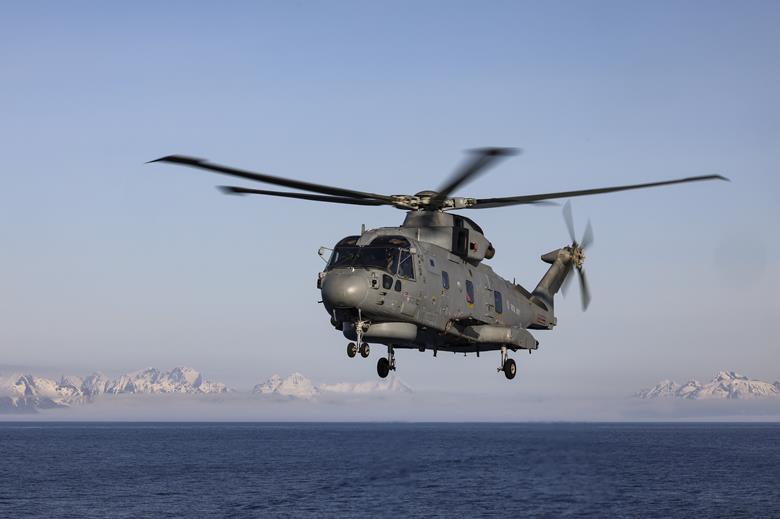 UK progresses plans for Merlin helicopters to fly on until 2040 | News ...