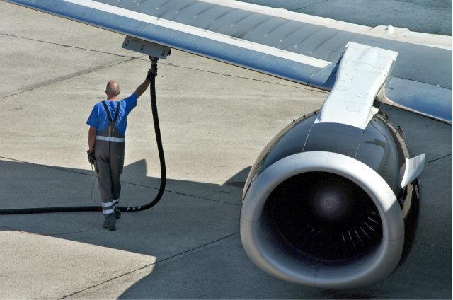 Engine thrust incidents spur safety alert over biocides | News | Flight ...