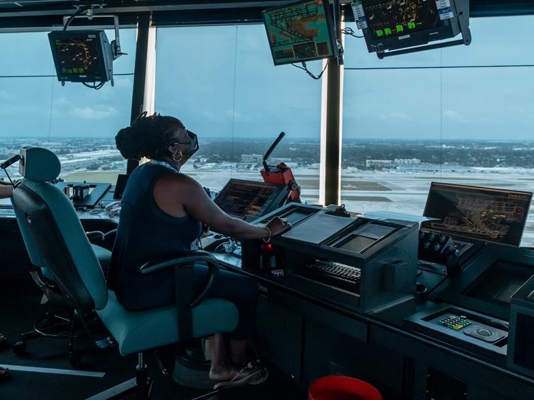 Government shutdown could derail air traffic controller training ...